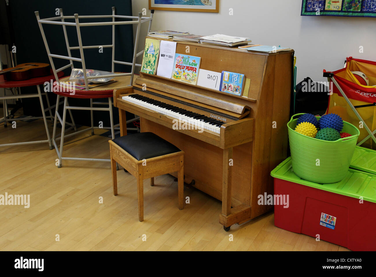 School assembly hall hi-res stock photography and images - Alamy