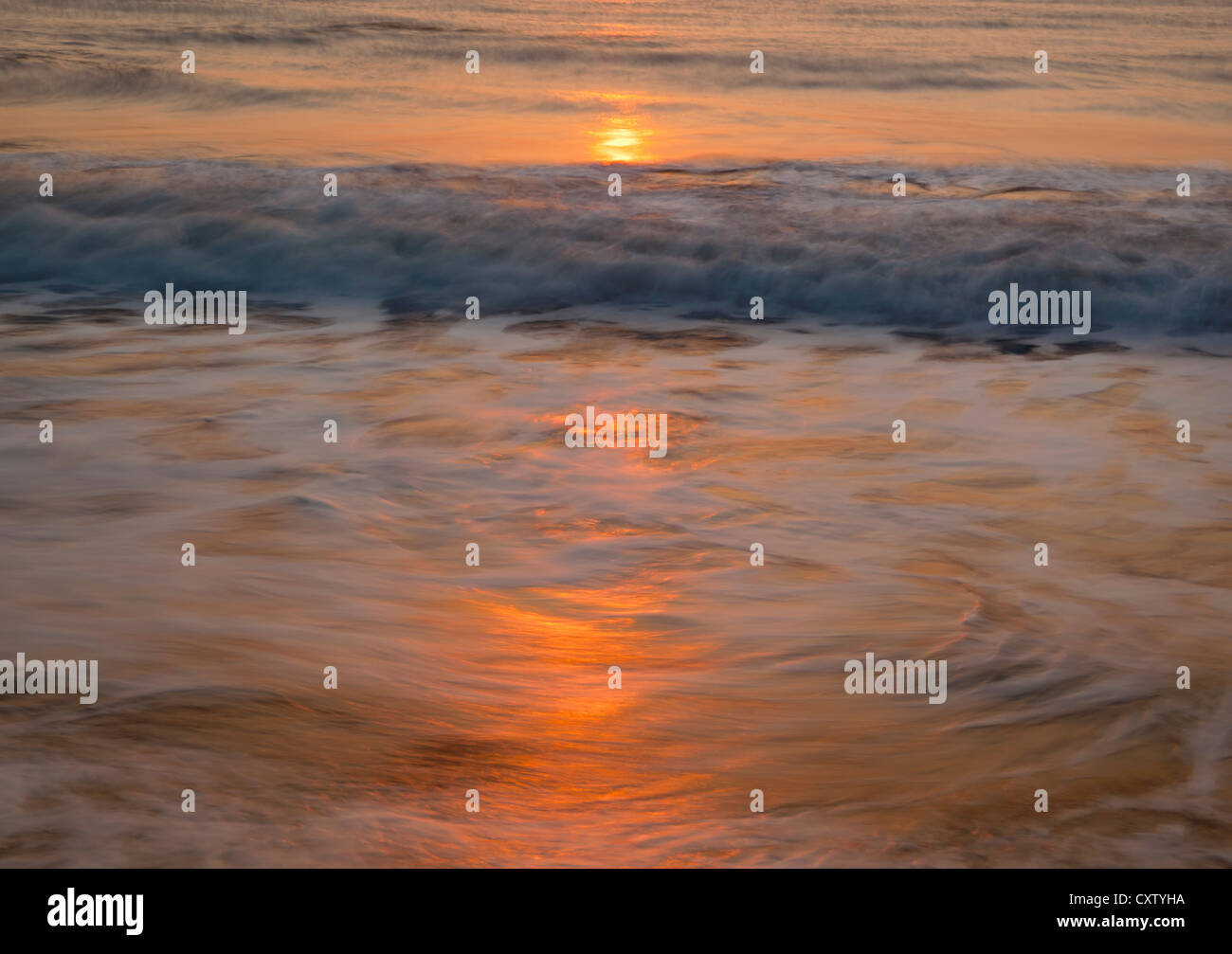 Breaking near shore hi-res stock photography and images - Alamy