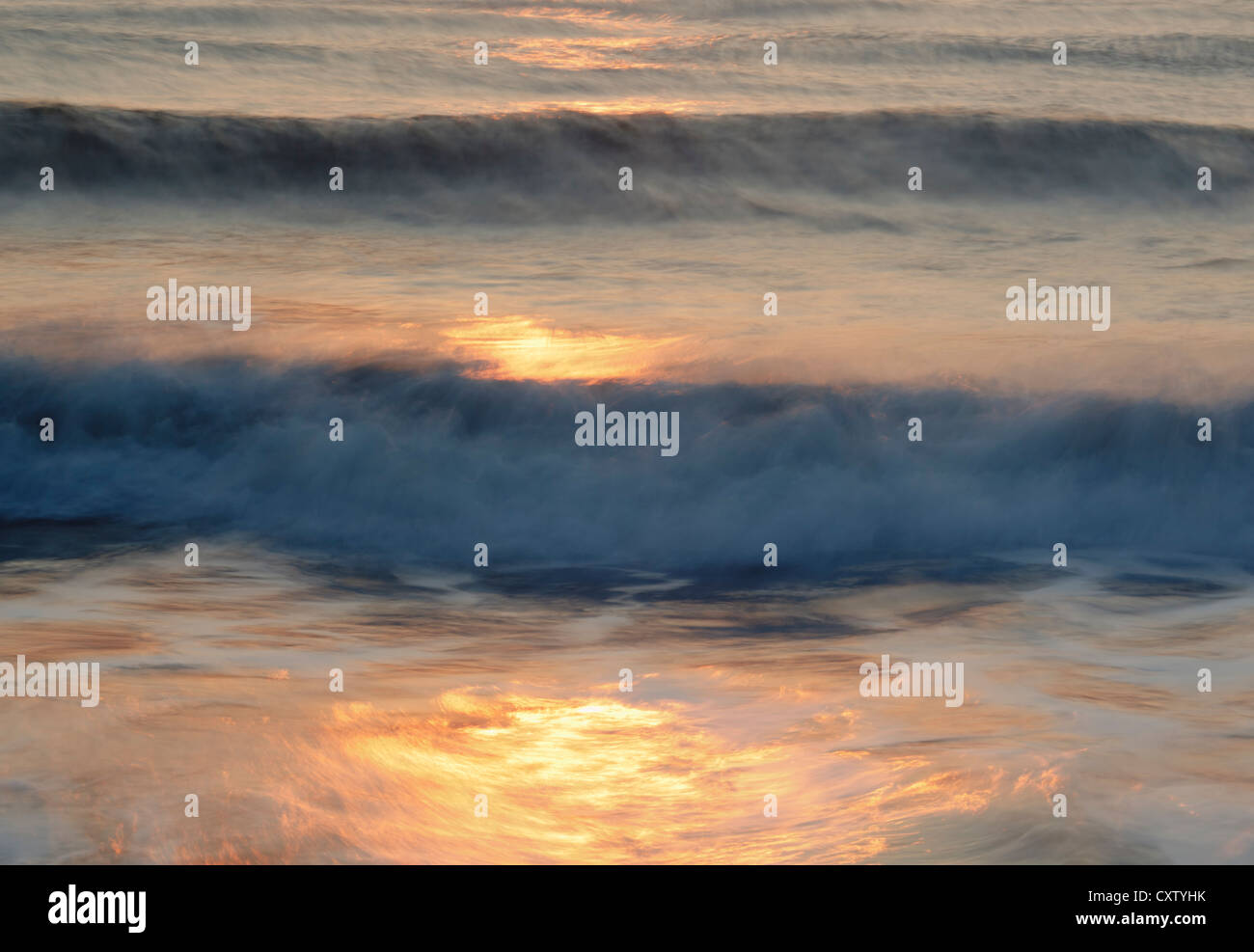 Breaking near shore hi-res stock photography and images - Alamy