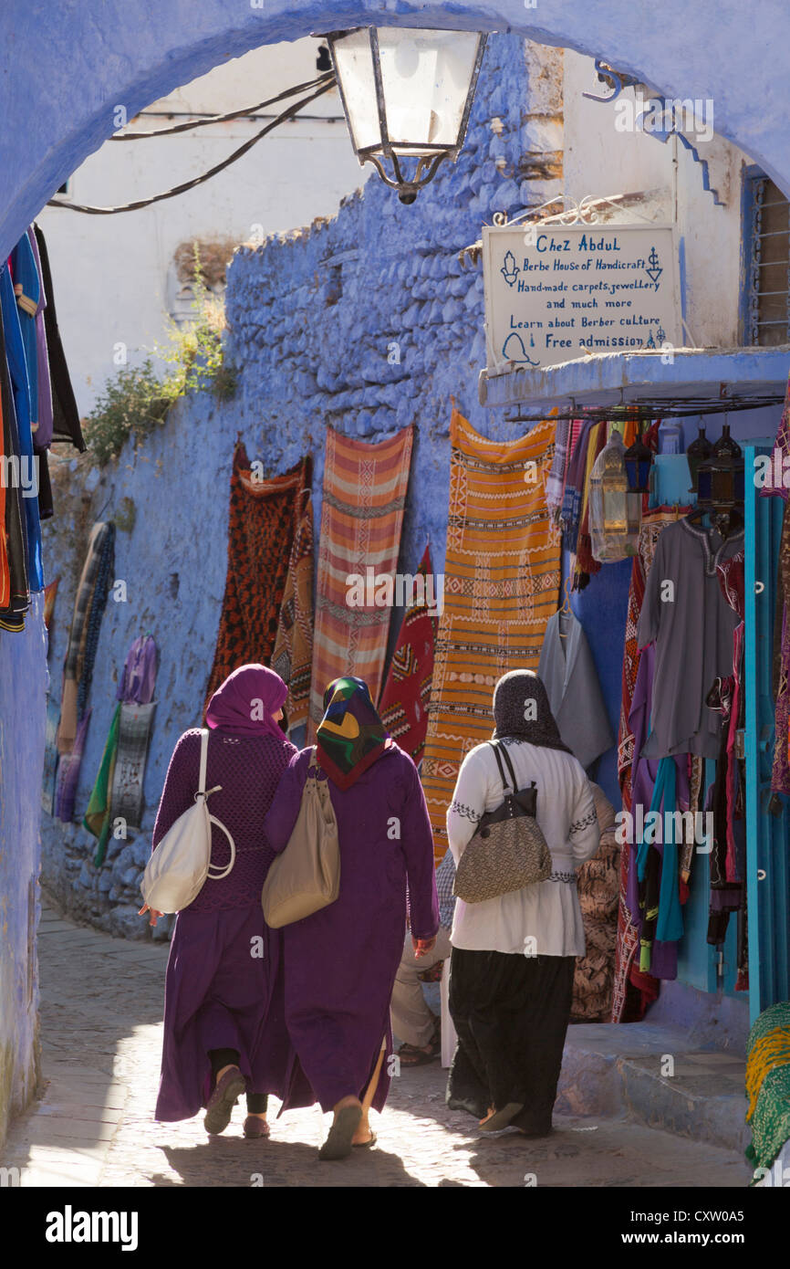Market women chefchaouen morocco hi-res stock photography and images ...
