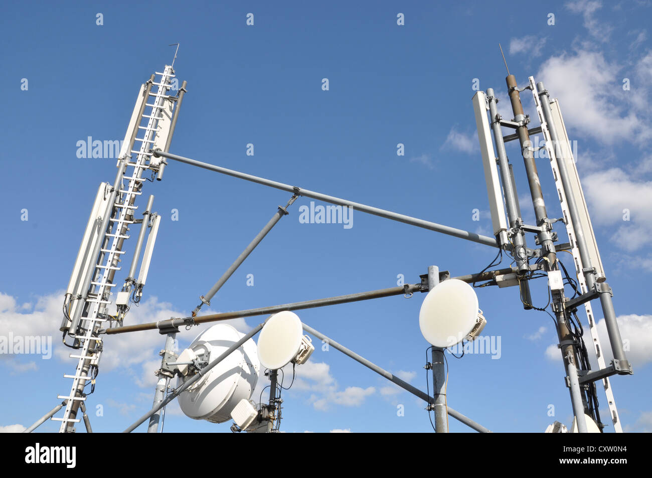 Mobile antenna communication concept hi-res stock photography and ...