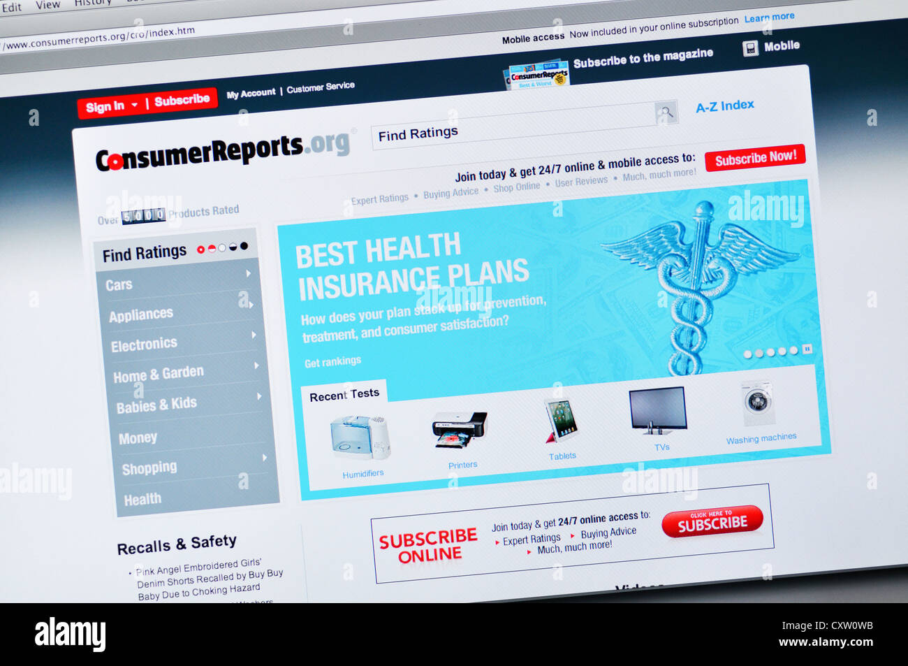 Consumer report magazine hi-res stock photography and images - Alamy