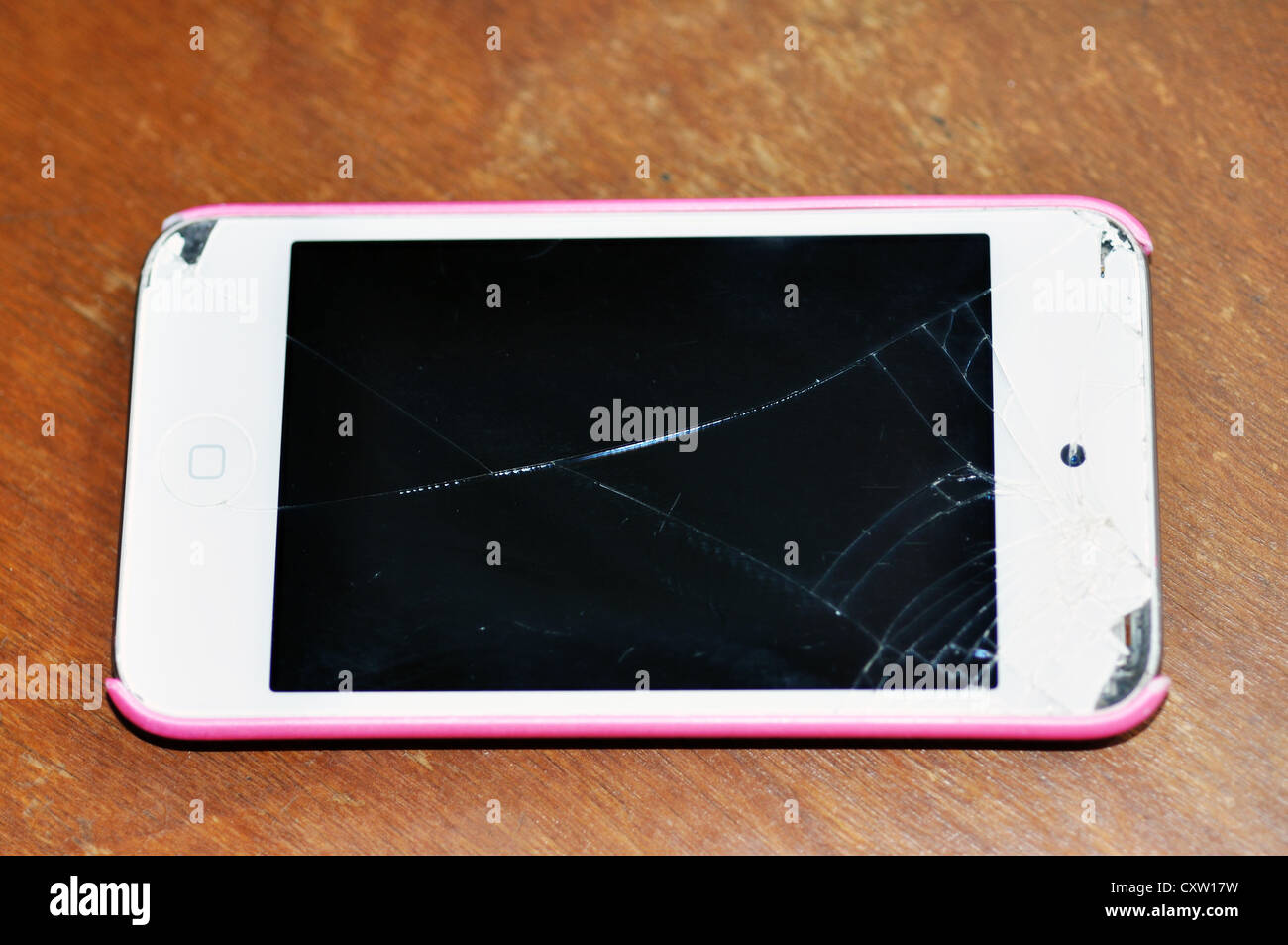 Broken screen on iPhone Stock Photo - Alamy