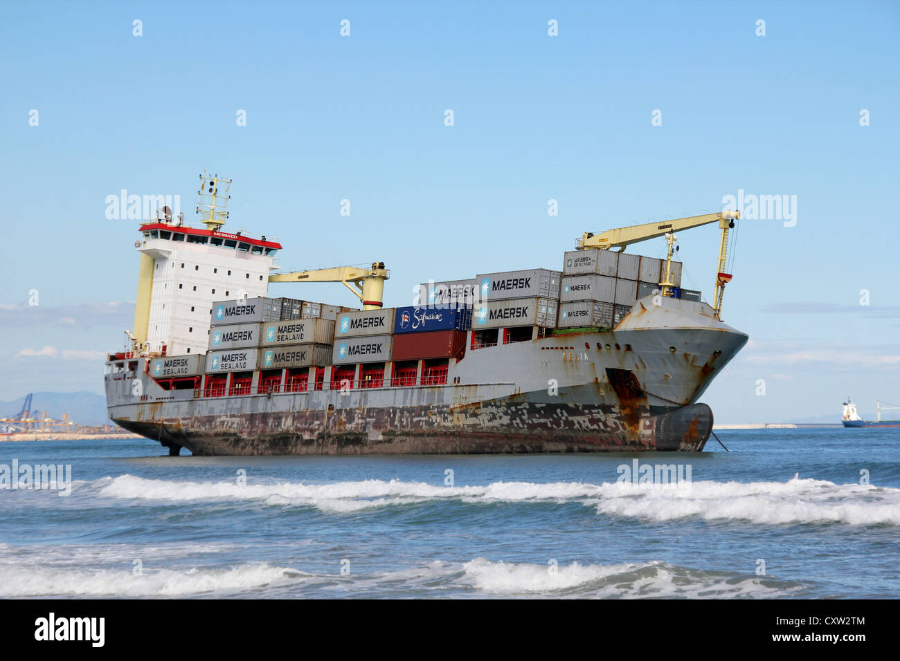 Ship beached hi-res stock photography and images - Alamy
