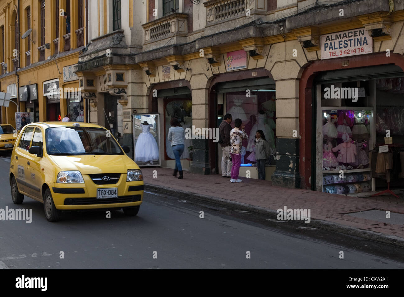 Taxis & Shops, La Candelaria, Bogota Colombia Stock Photo - Alamy
