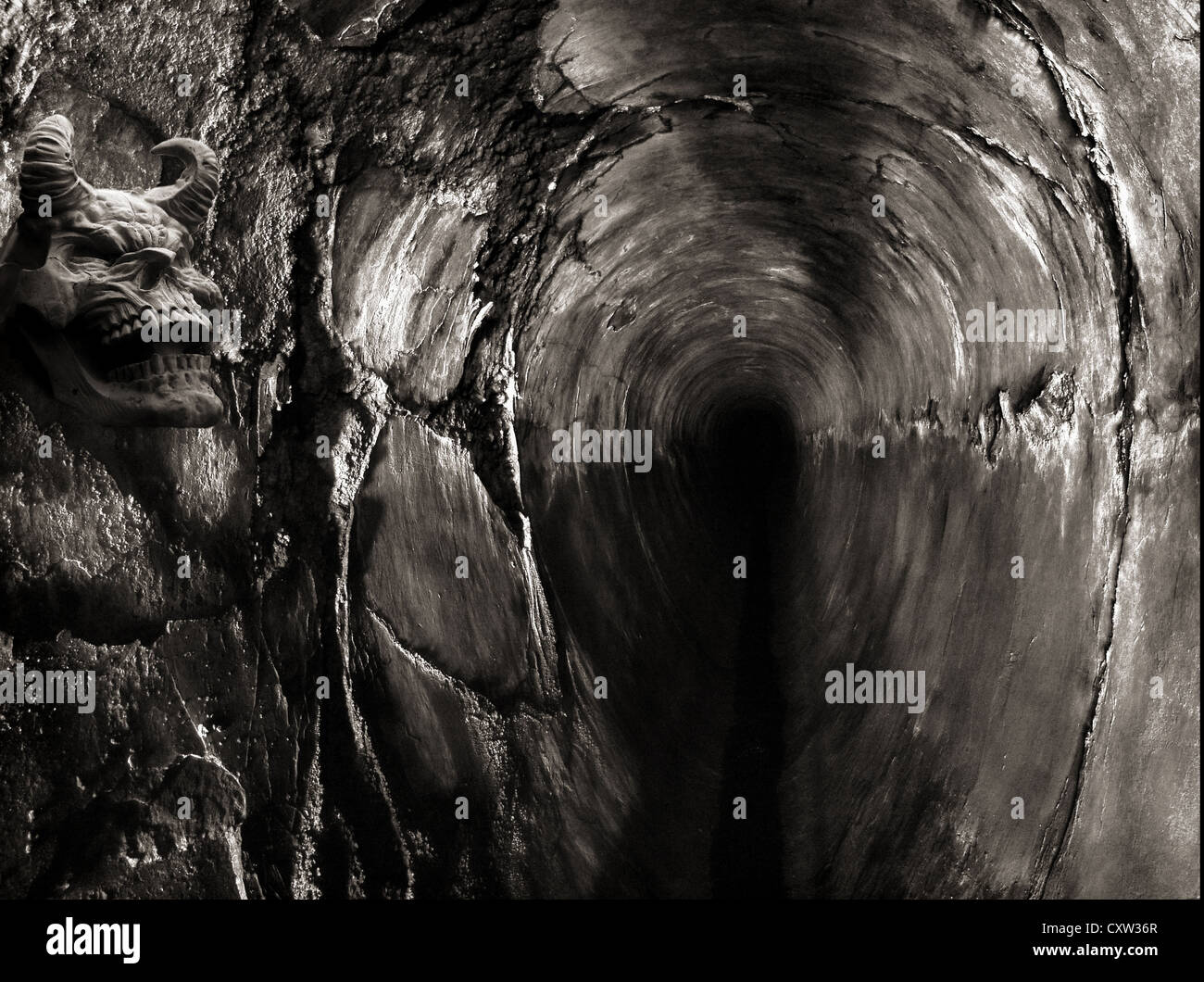 Scary passage hi-res stock photography and images - Alamy