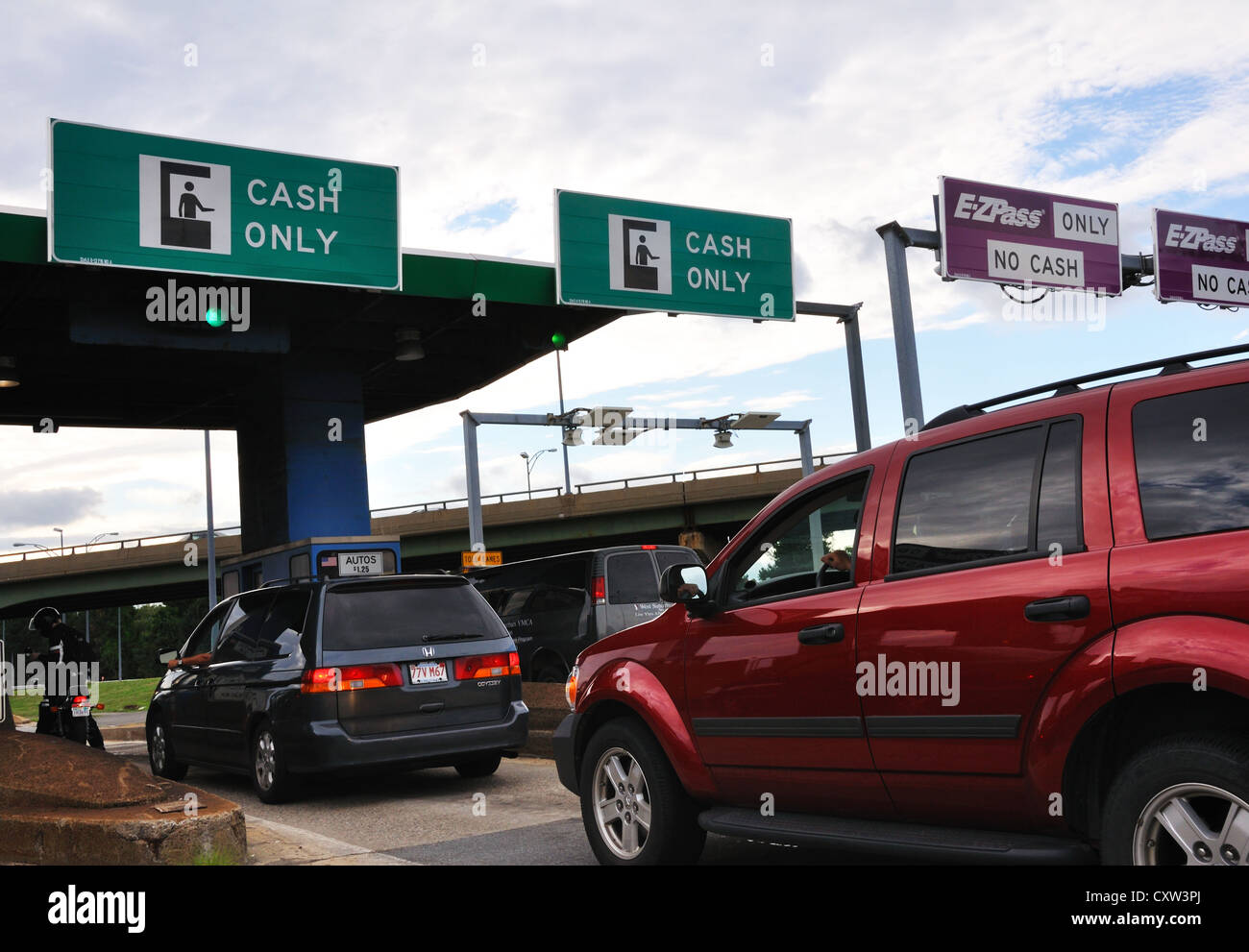 Car queue waiting toll hi-res stock photography and images - Alamy