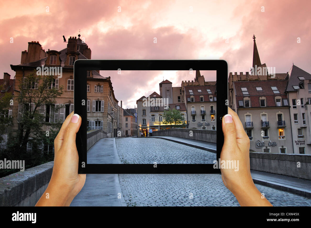 Taking photo with iPad Stock Photo - Alamy