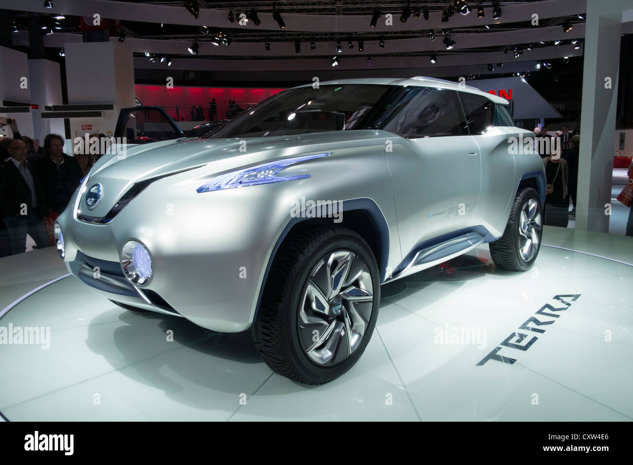 Nissan Terra fuel-cell powered concept car at Paris Motor Show 2012 ...