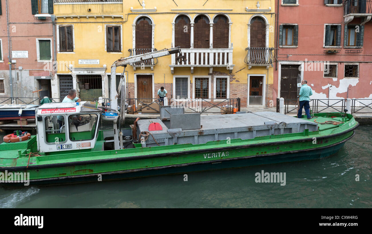 Refuse collection hi-res stock photography and images - Alamy