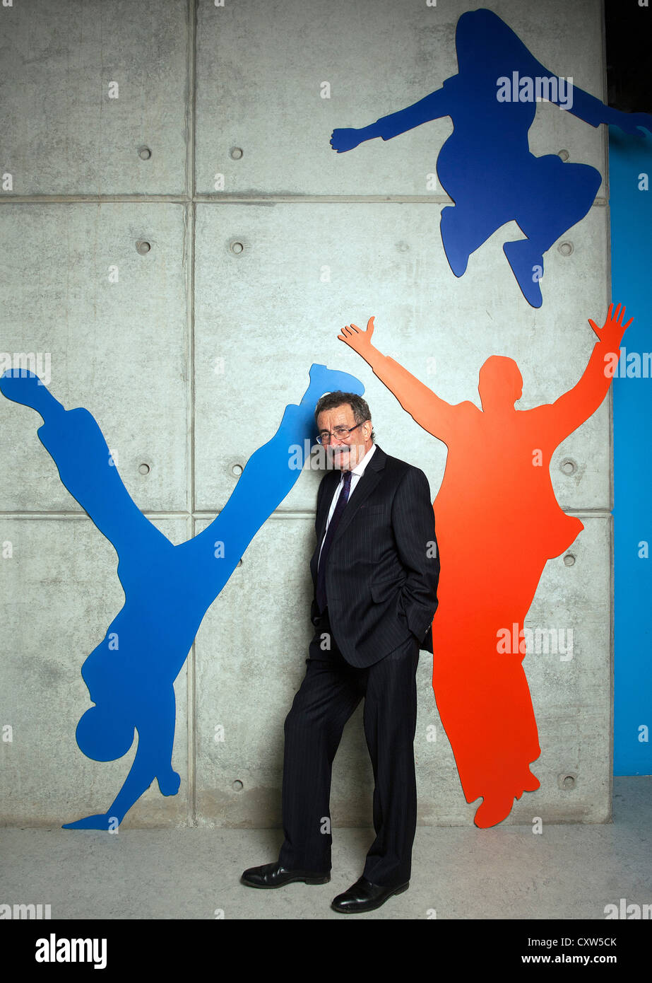 Doctor robert winston hi-res stock photography and images - Alamy