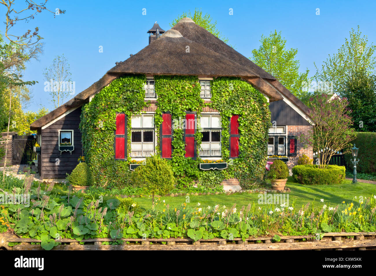 Beautiful traditional house with a thatched roof Stock Photo - Alamy