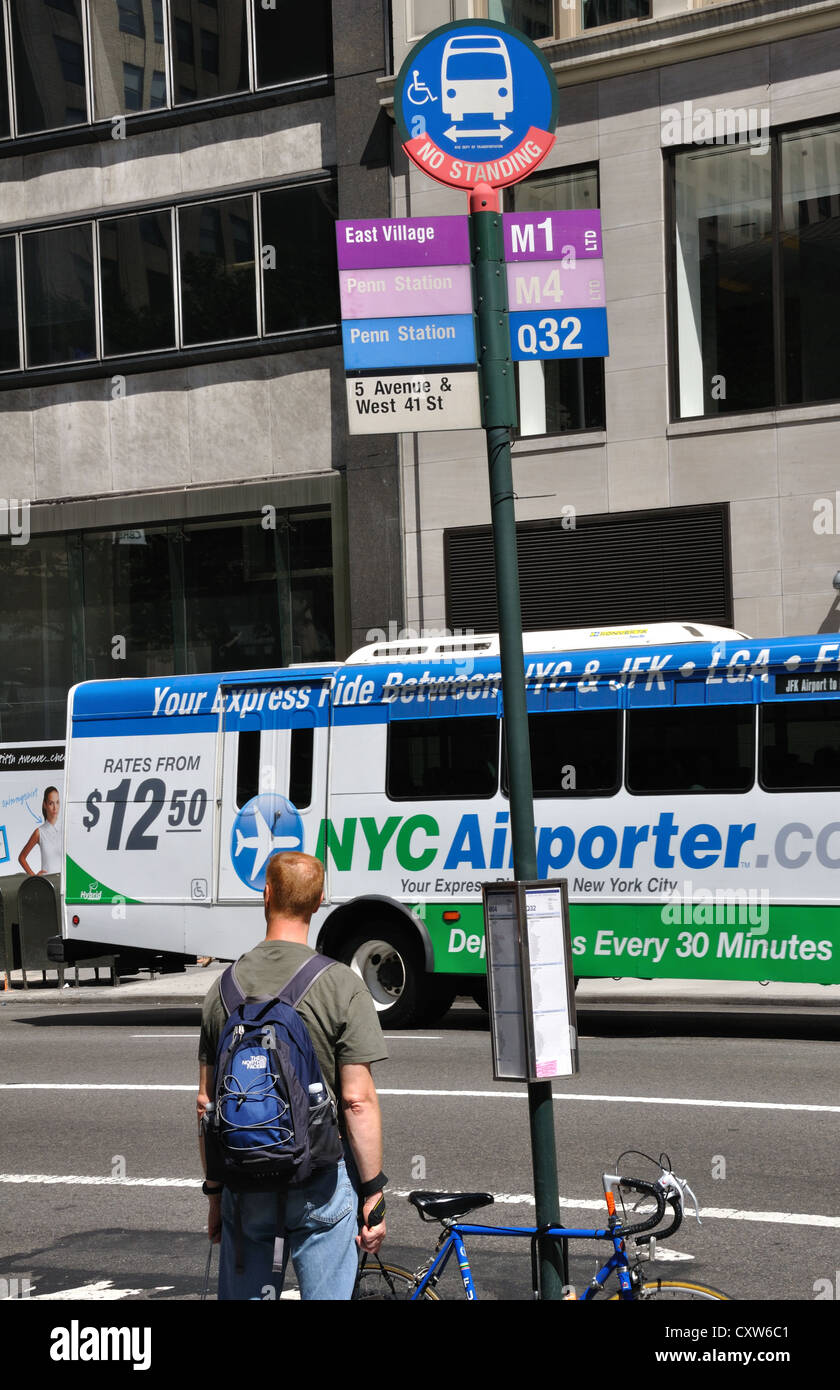New york city bus stop hi-res stock photography and images - Alamy