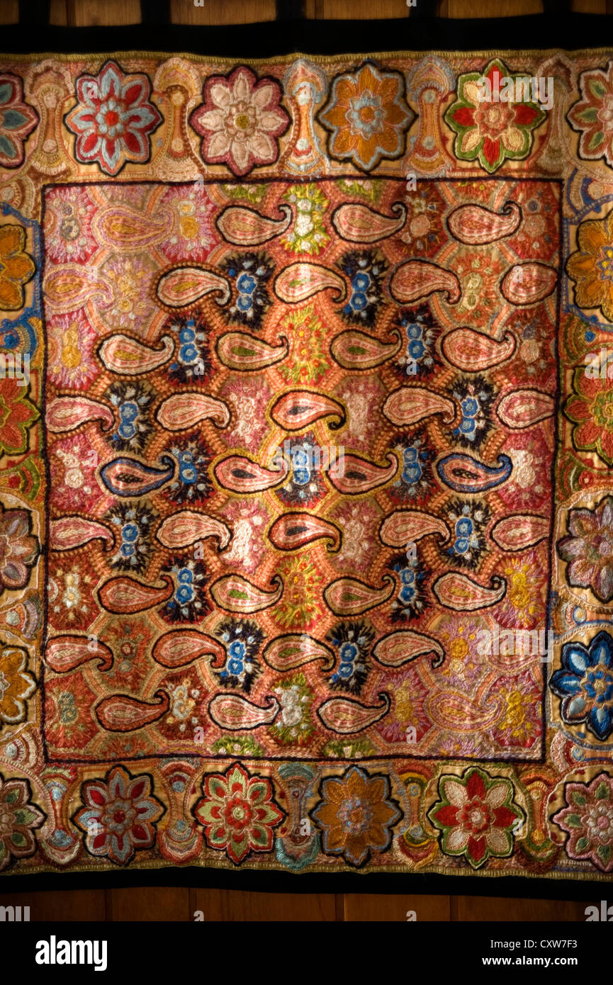 Embroidered cloth hi-res stock photography and images - Alamy