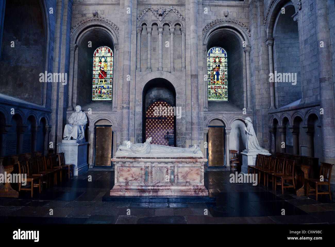Side chapel and tomb Inside Norwich Cathedral Stock Photo - Alamy