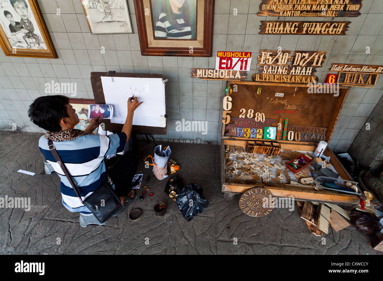 Portrait Artist in the Streets of Jakarta, Indonesia Stock Photo - Alamy