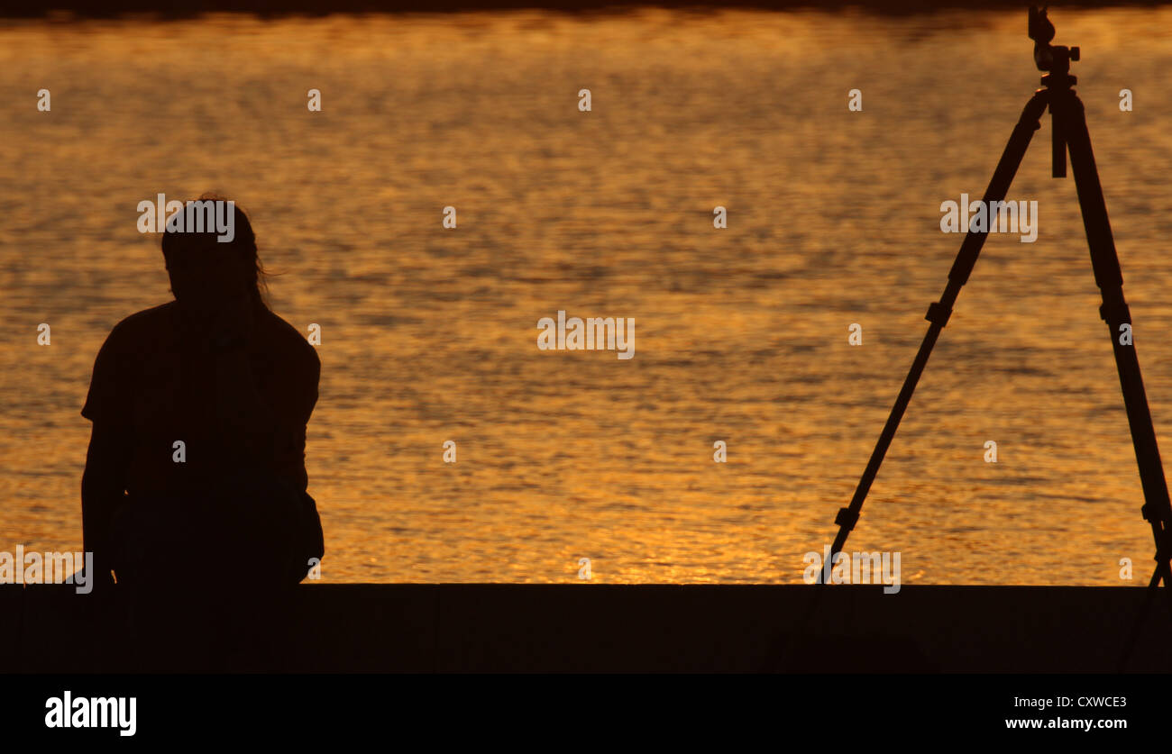 Thinking woman silhouette hi-res stock photography and images - Alamy