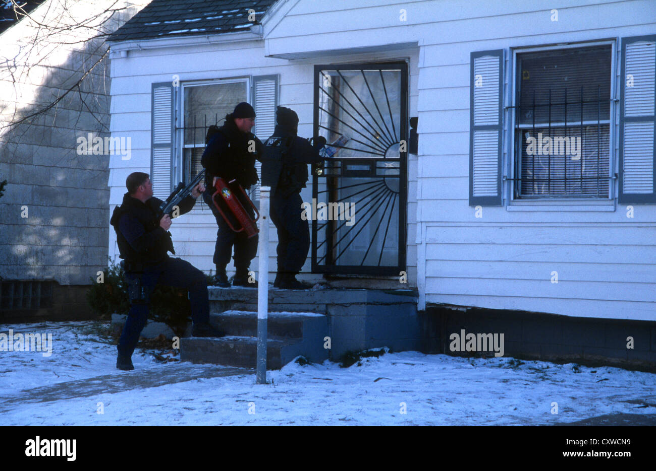 Narc officers from Detroit Police Department Narcotics unit, force ...