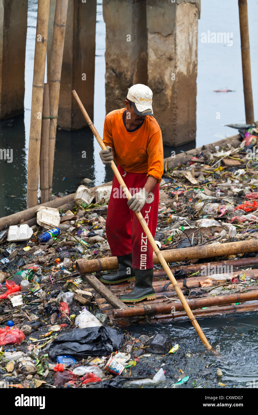 Workers cleaning a Canal in Jakarta, Indonesia Stock Photo - Alamy