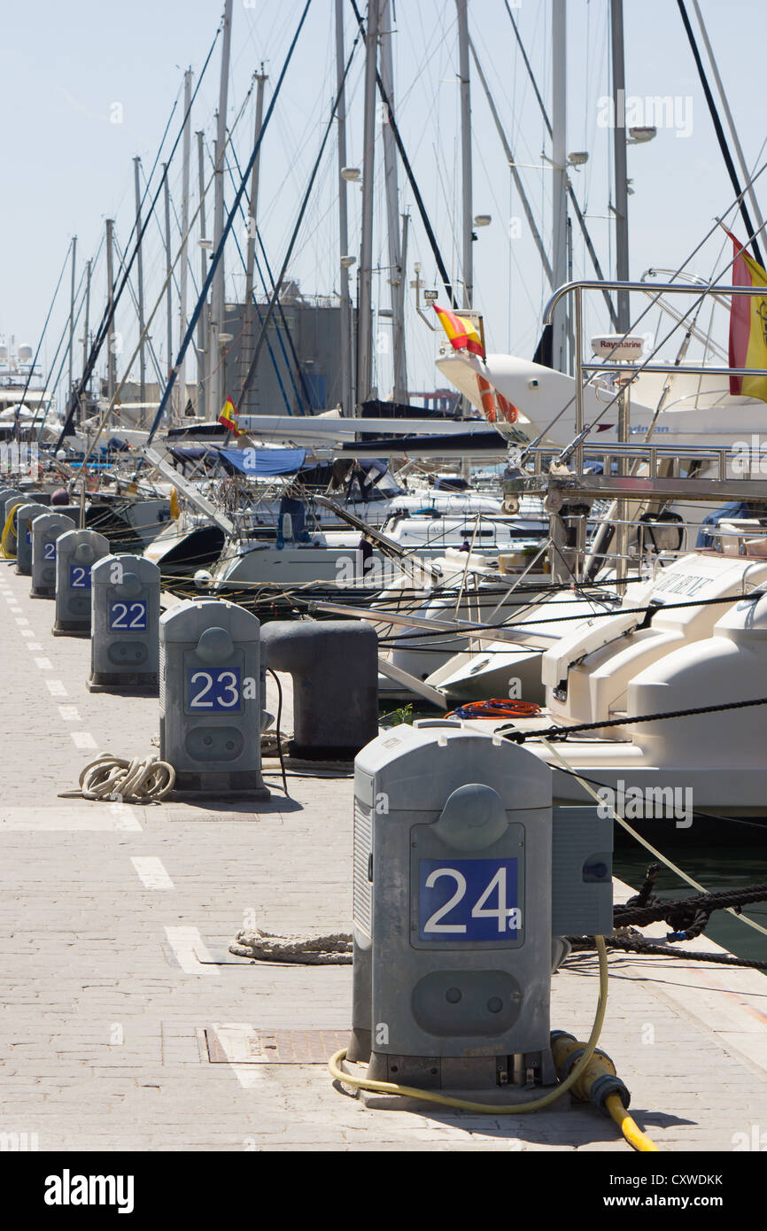 Moorings piers hi-res stock photography and images - Alamy