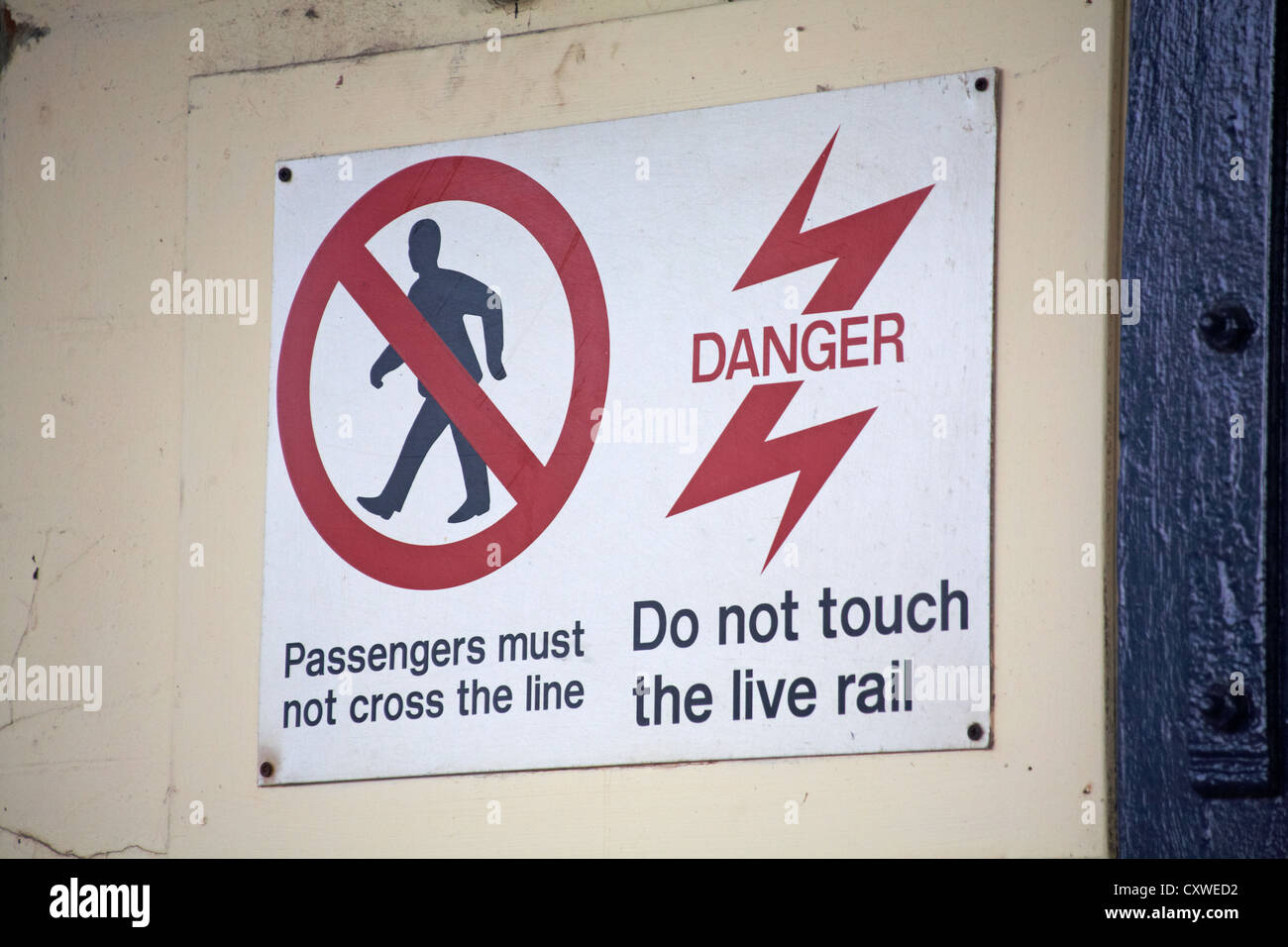 Rail safety signs hi-res stock photography and images - Alamy