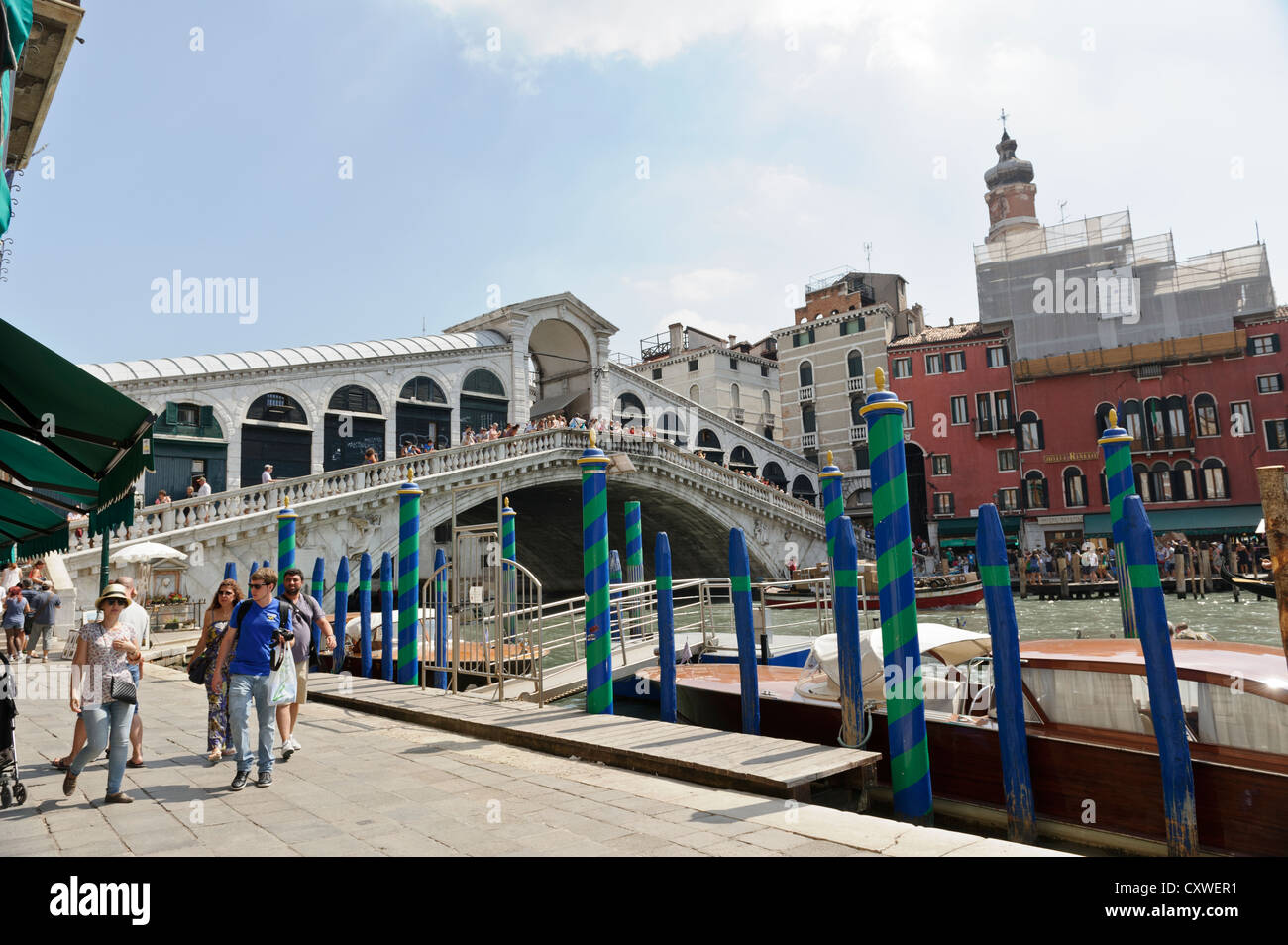 Closeup rialto bridge rialto venice hi-res stock photography and images ...