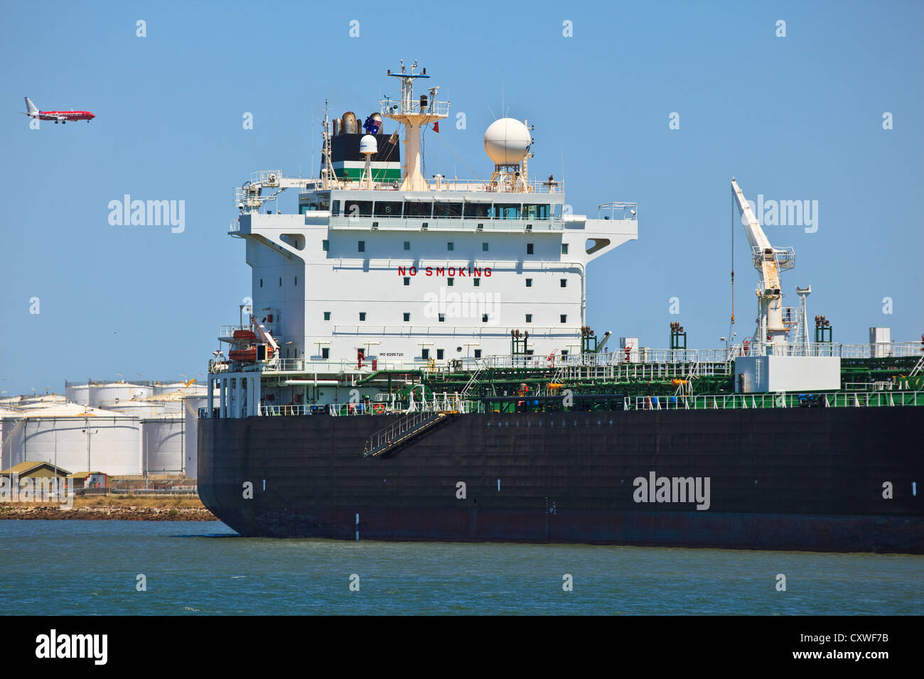 Bridge and oil tanker hi-res stock photography and images - Alamy