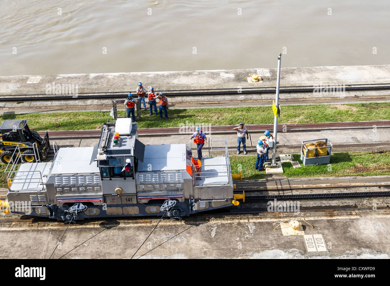 Mule of the panama canal hi-res stock photography and images - Alamy