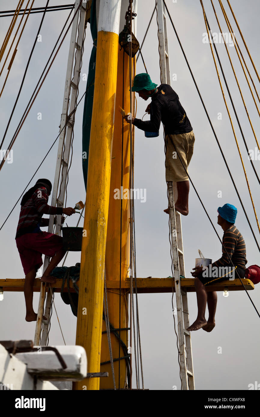 Ship mast painting hi-res stock photography and images - Alamy