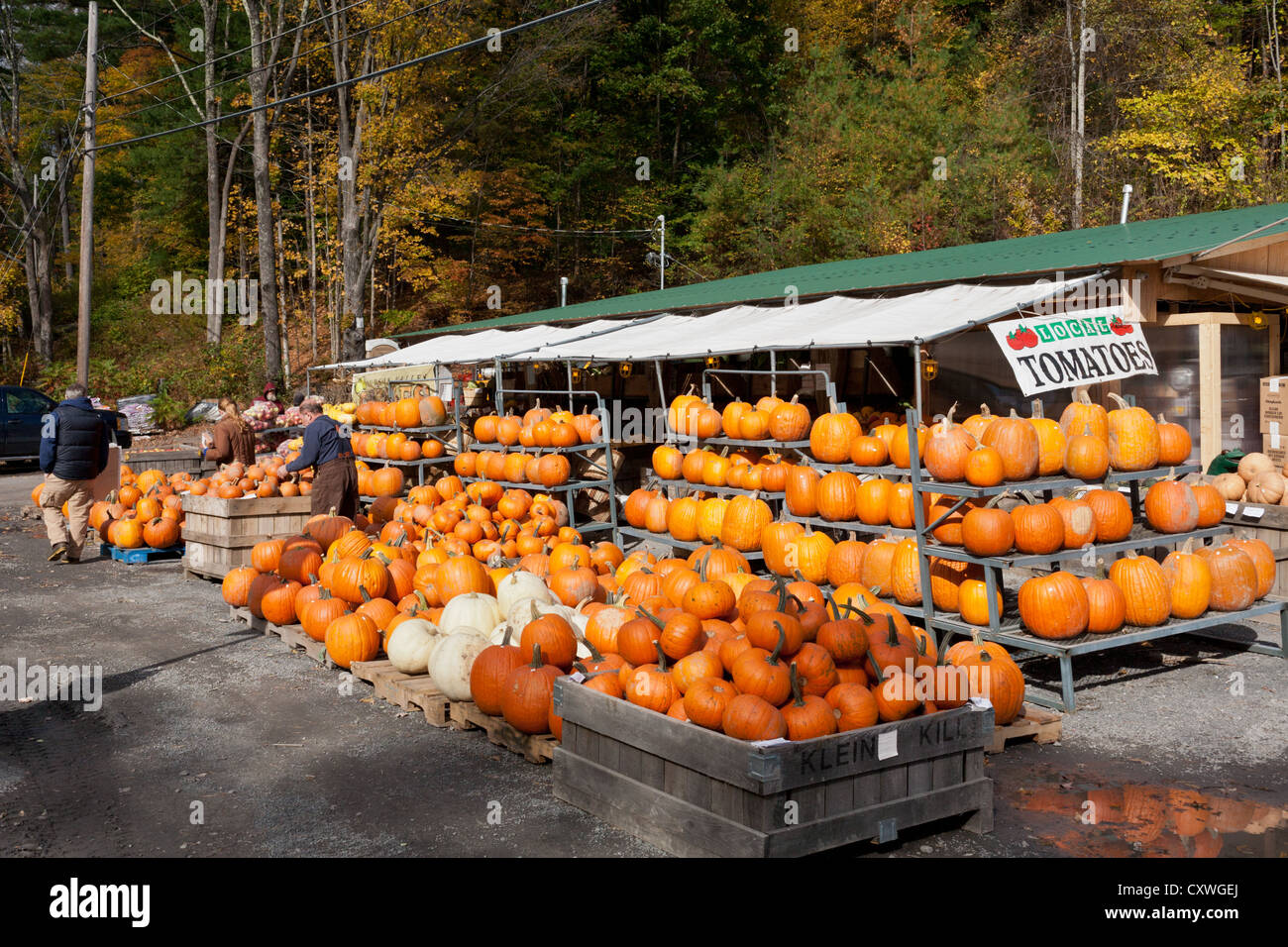 Roadside farm produce stand hi-res stock photography and images - Alamy