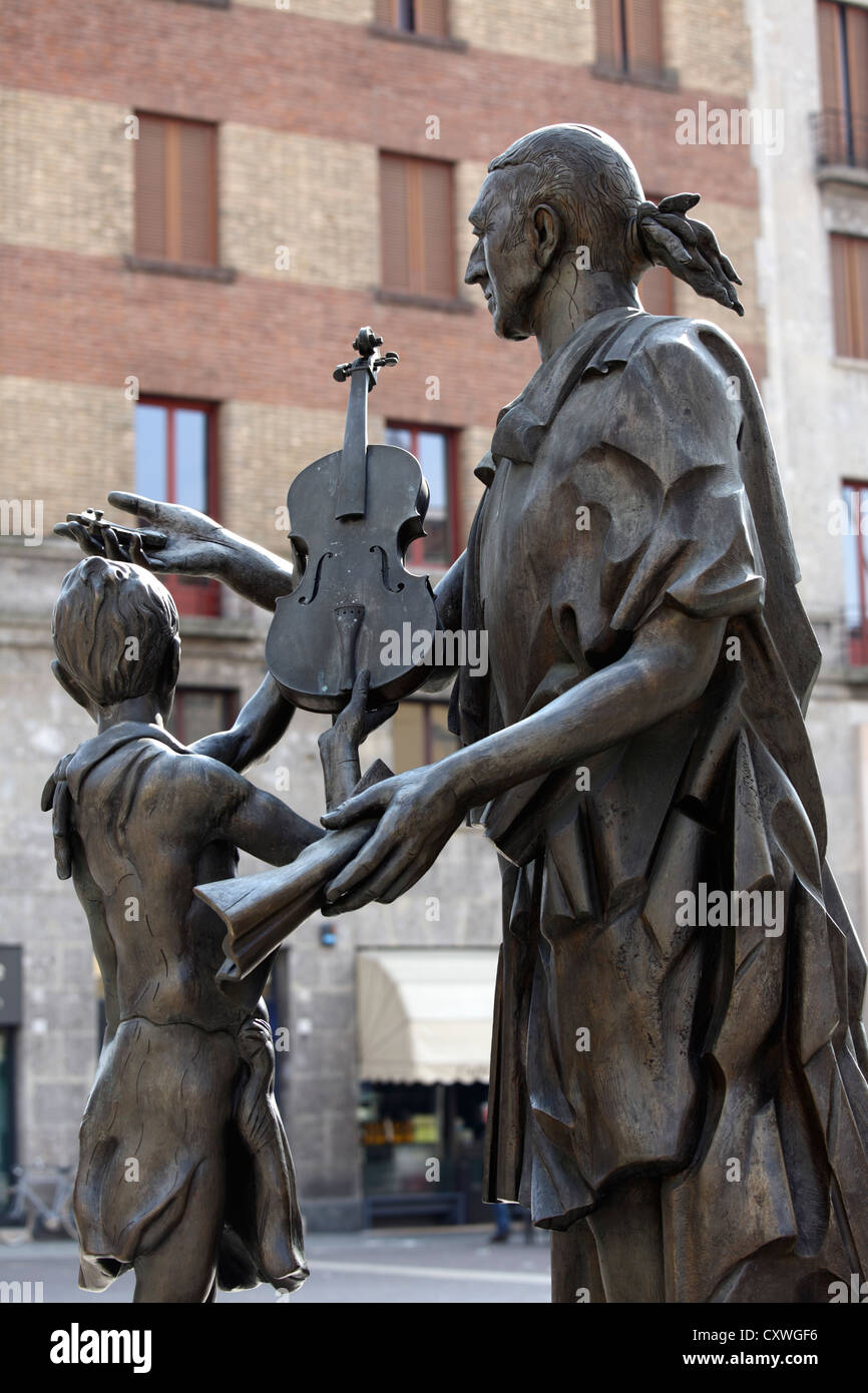 Stradivari hi-res stock photography and images - Alamy