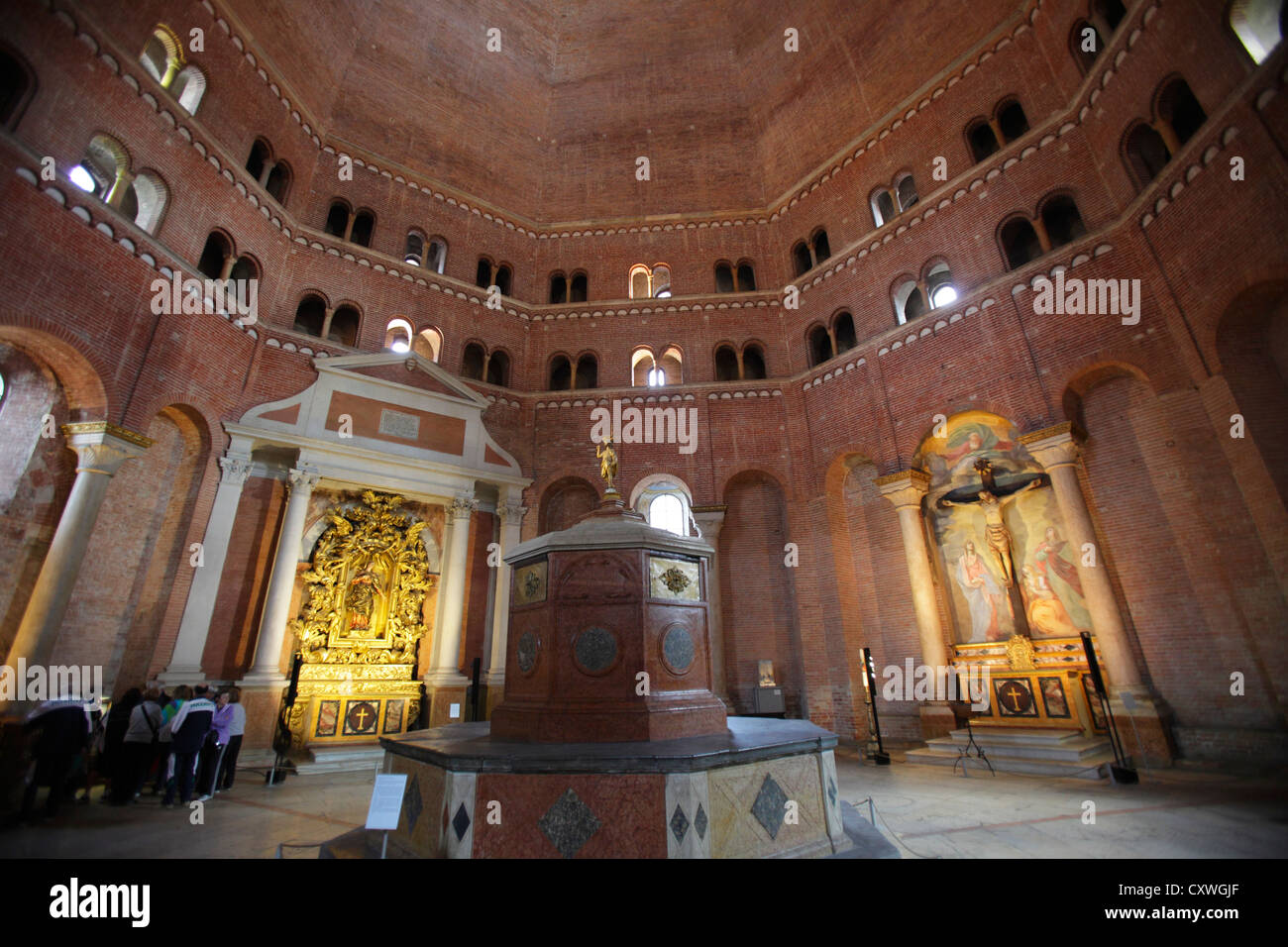 Gothic romanesque hi-res stock photography and images - Alamy