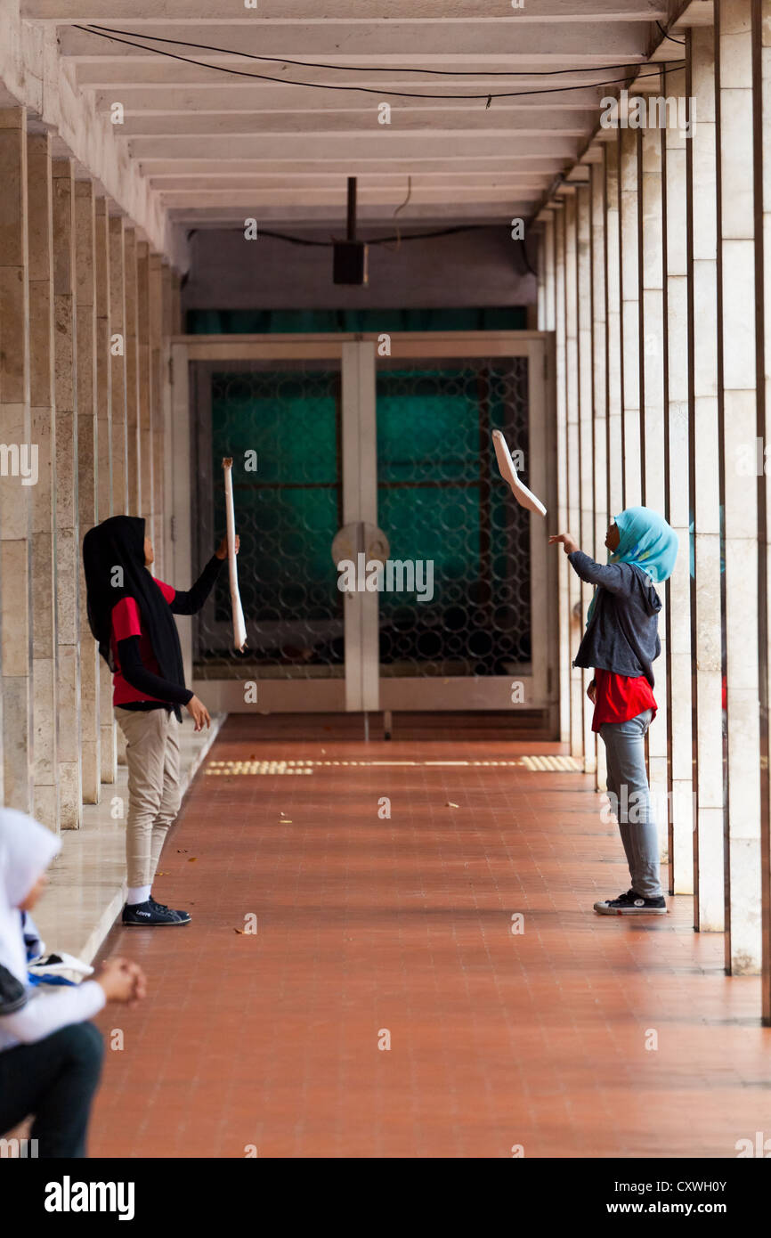 Muslim girls training hi-res stock photography and images - Alamy