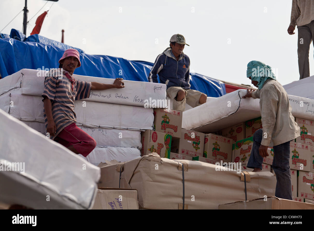 Jakarta harbour dock worker hi-res stock photography and images - Alamy