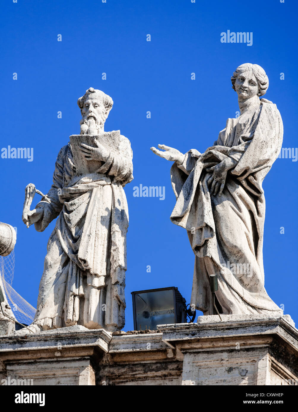 Saint peters statue hi-res stock photography and images - Alamy