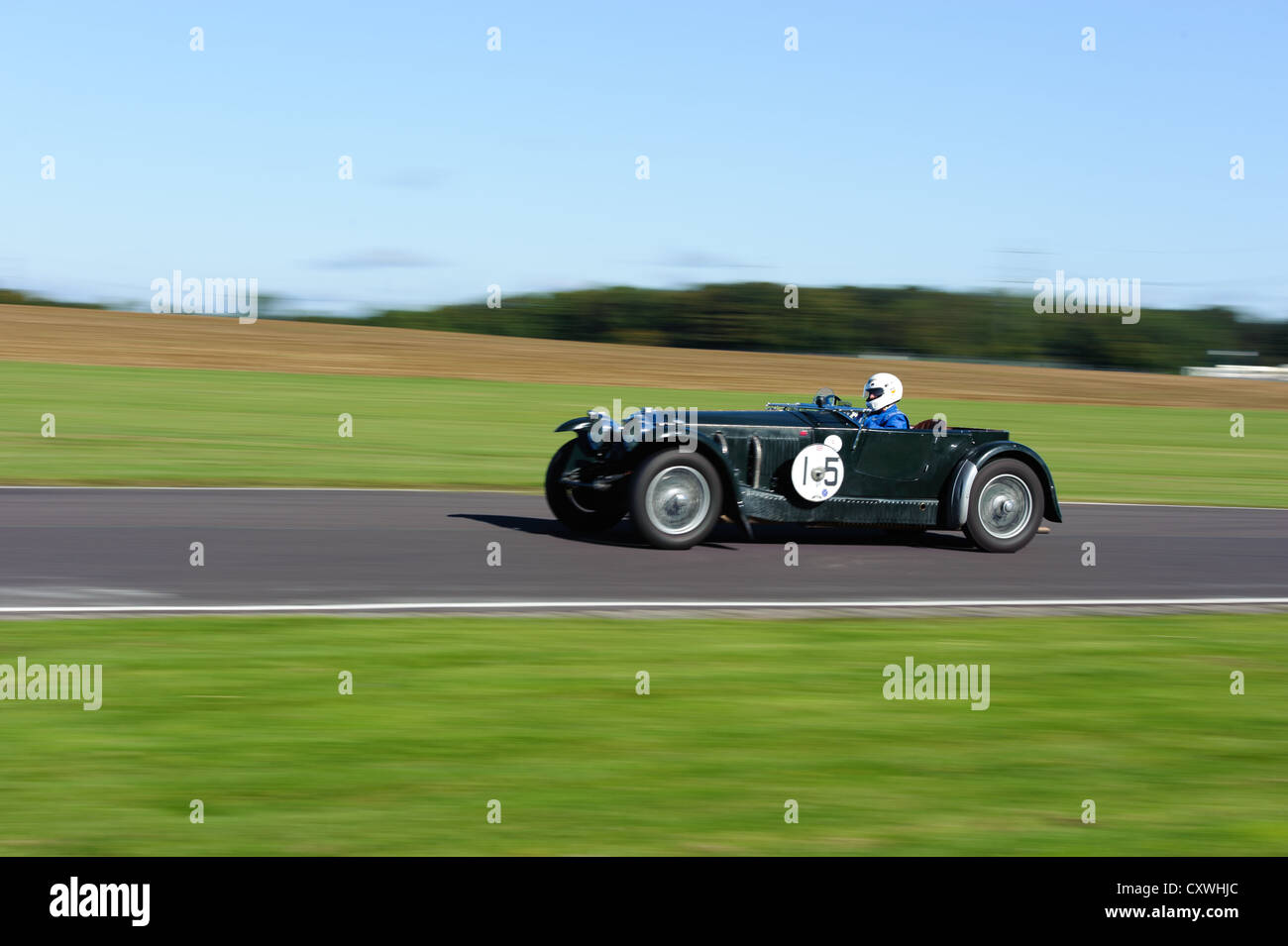 Classic cars racing around Castle Combe circuit Stock Photo - Alamy