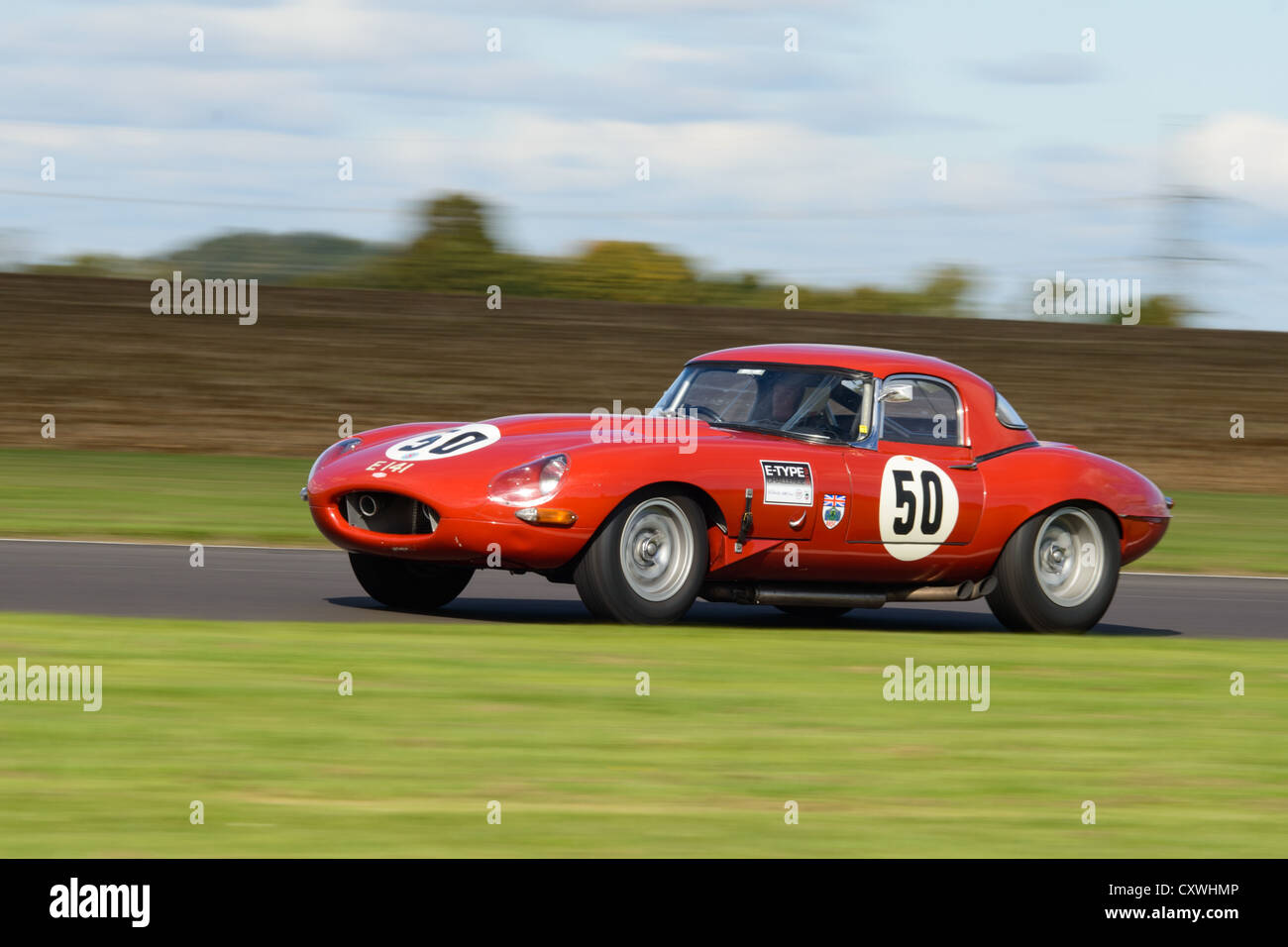 Classic cars racing around Castle Combe circuit Stock Photo - Alamy