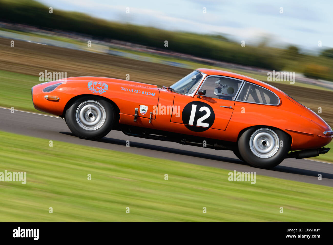 Classic cars racing around Castle Combe circuit Stock Photo - Alamy