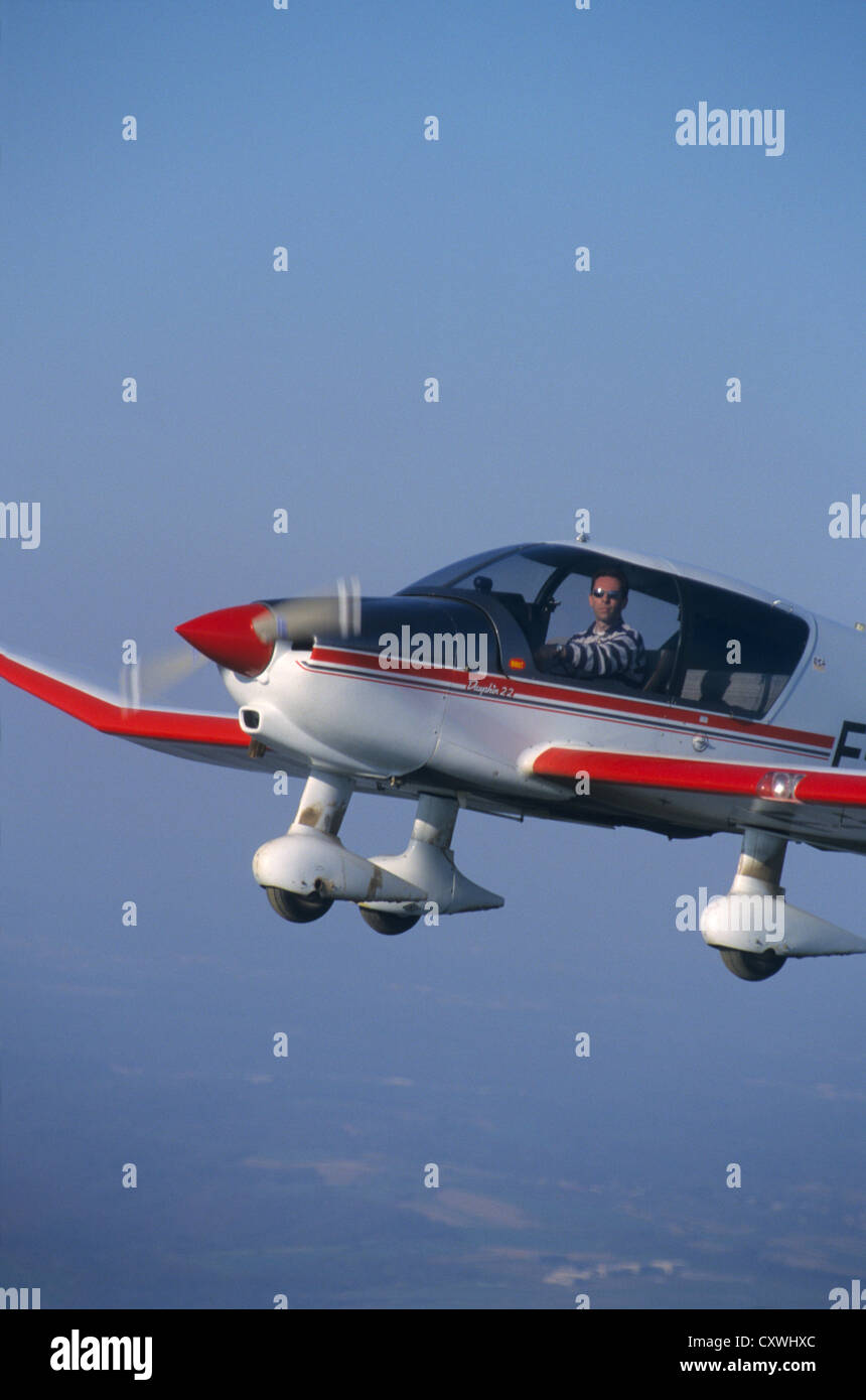 Robin mid flight hi-res stock photography and images - Alamy