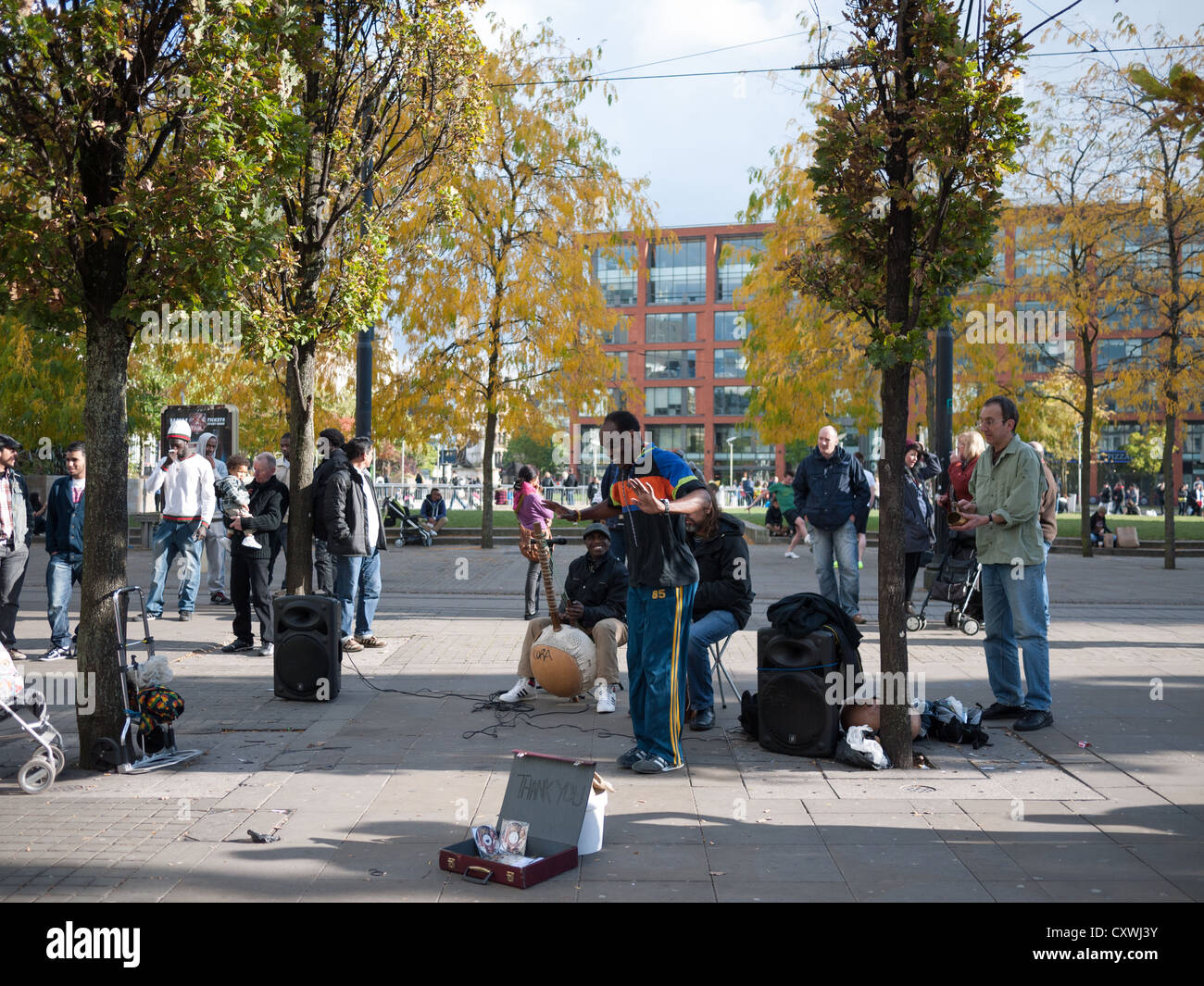 Busking musicians hi-res stock photography and images - Alamy