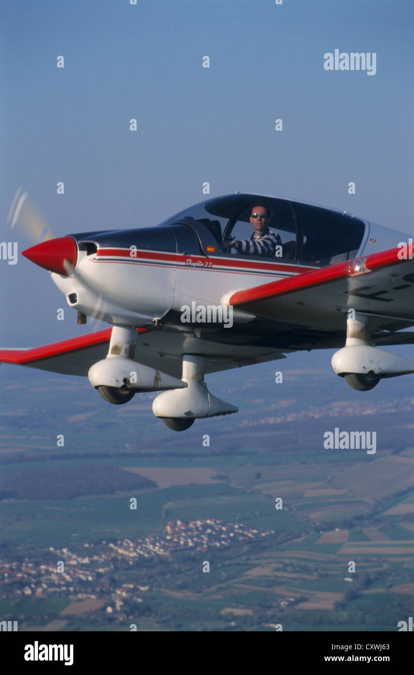 Robin mid flight hi-res stock photography and images - Alamy