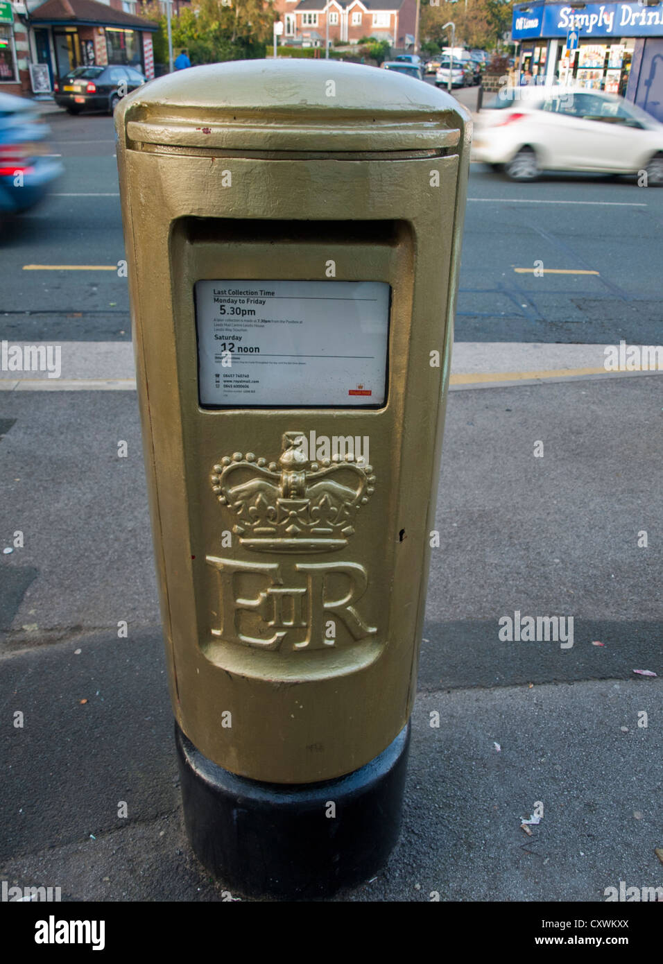 Gold postbox hi-res stock photography and images - Alamy