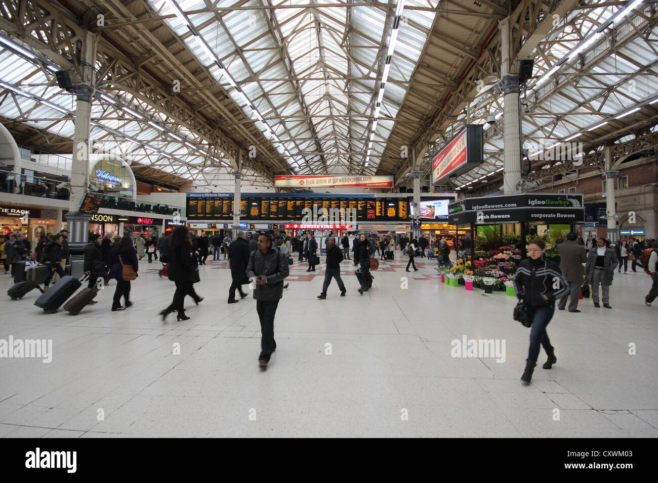 Victoria Train Station Shops – Victoria London Shops – ETDKHL