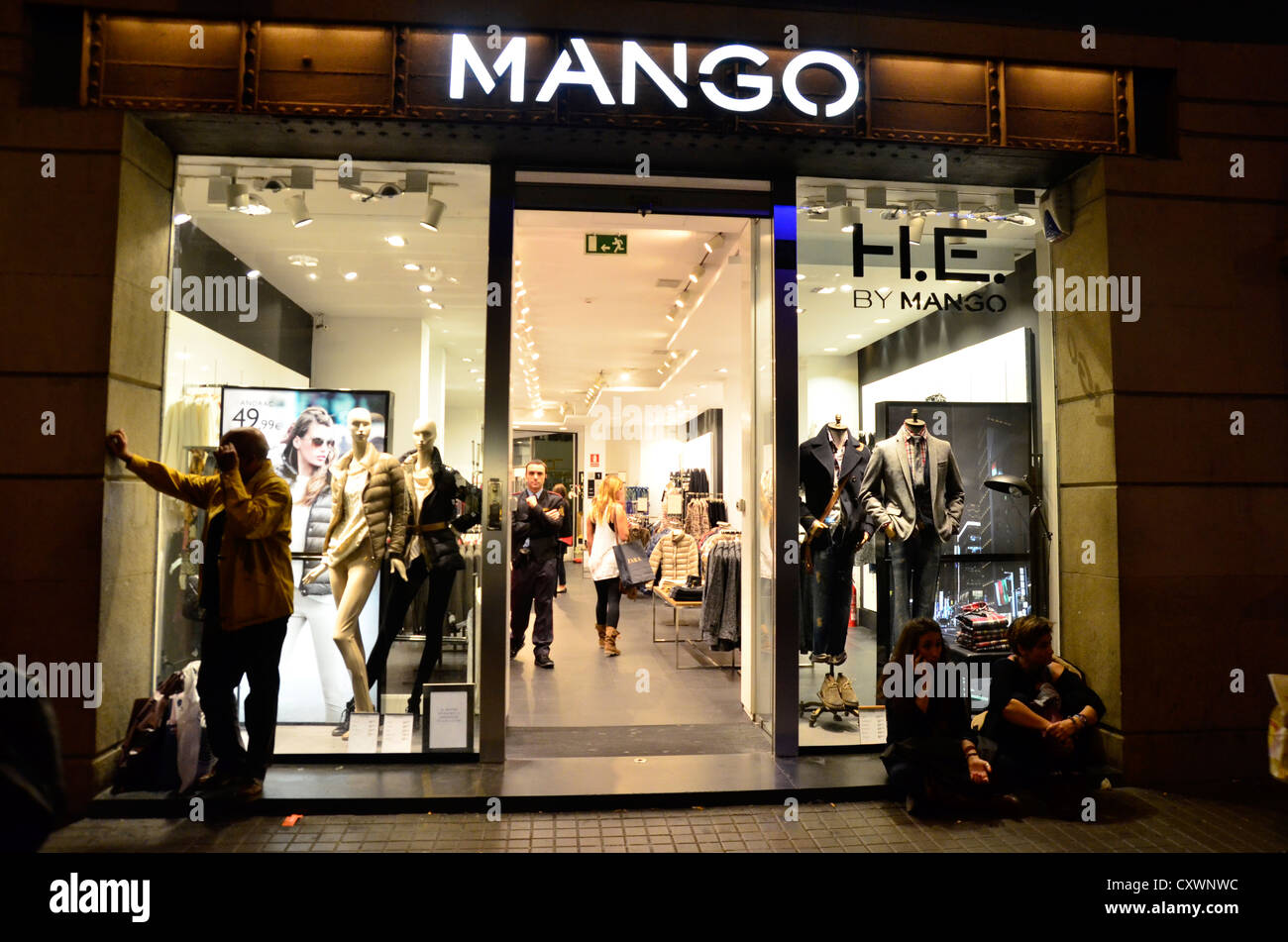 Mango shop in Pelayo street - Barcelona Stock Photo - Alamy