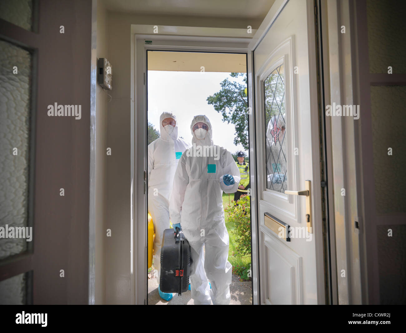 Crime scene forensic scientists hi-res stock photography and images - Alamy