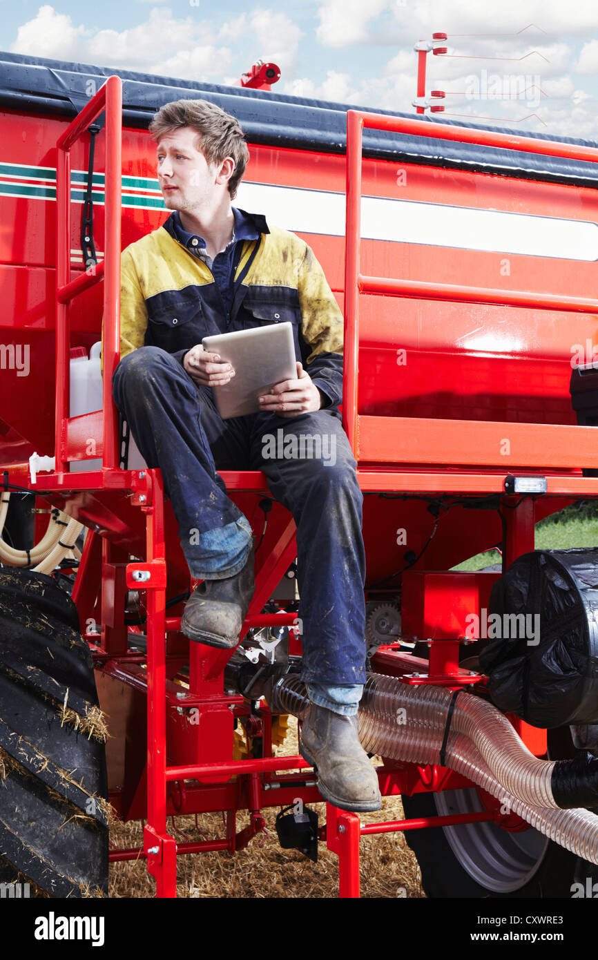 Men operating farm equipment hi-res stock photography and images - Alamy
