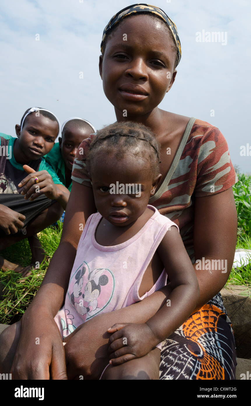 Farmer africa family hi-res stock photography and images - Alamy