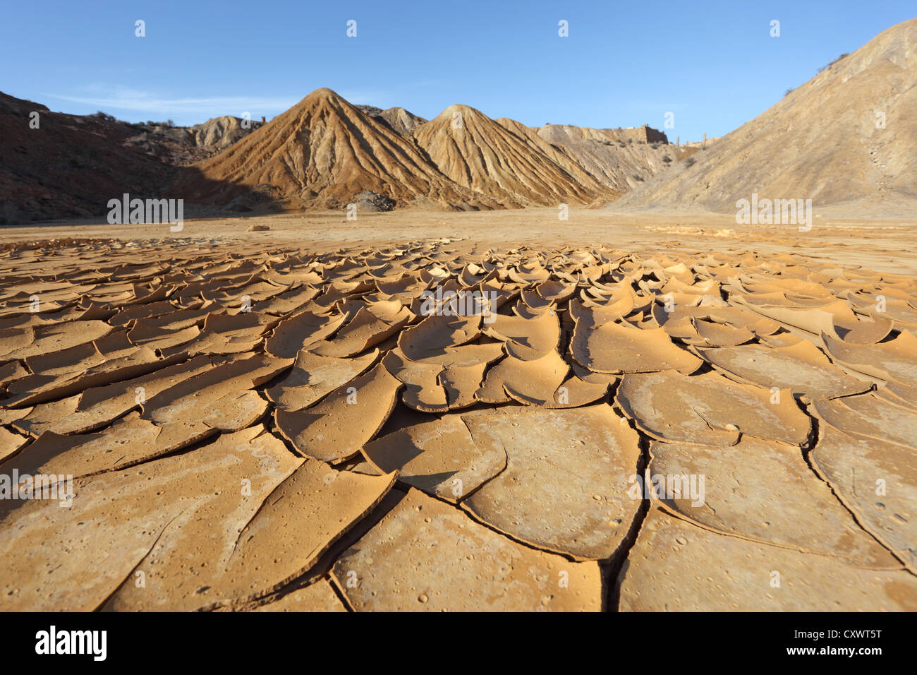 Cracked soil in the desert Stock Photo - Alamy