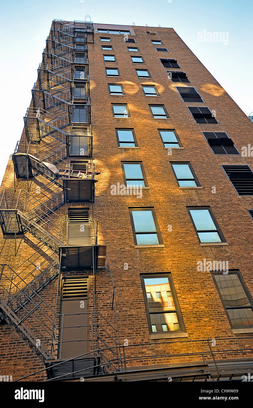 Fire escape chicago building hi-res stock photography and images - Alamy