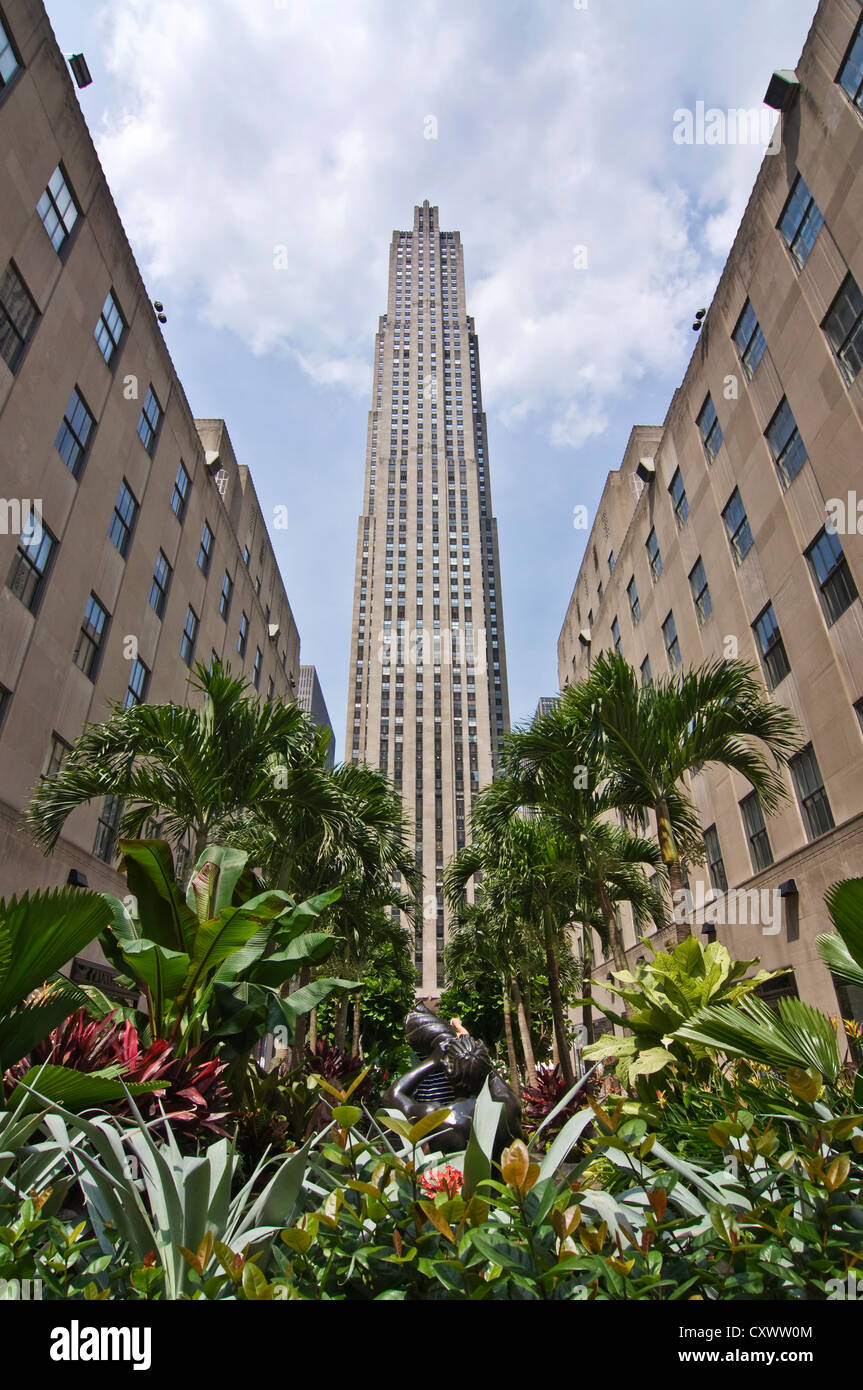 Rockfeller center garden hi-res stock photography and images - Alamy